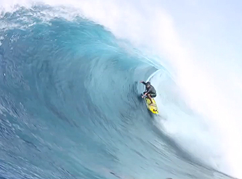 Peahi Paddle Session Turns into TubeFest | The Inertia