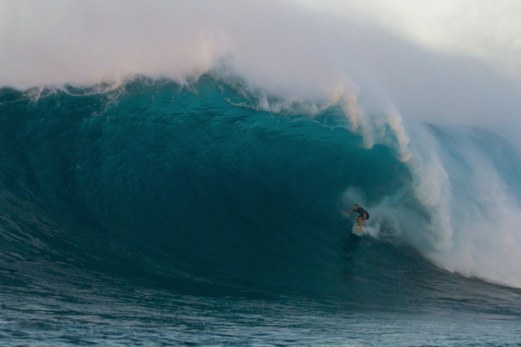 20 Heavy Images from Hawaii's Monstrous Big-Wave Season | The Inertia