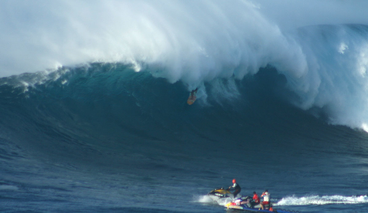 Jaws Lights Up With Massive Swell | The Inertia
