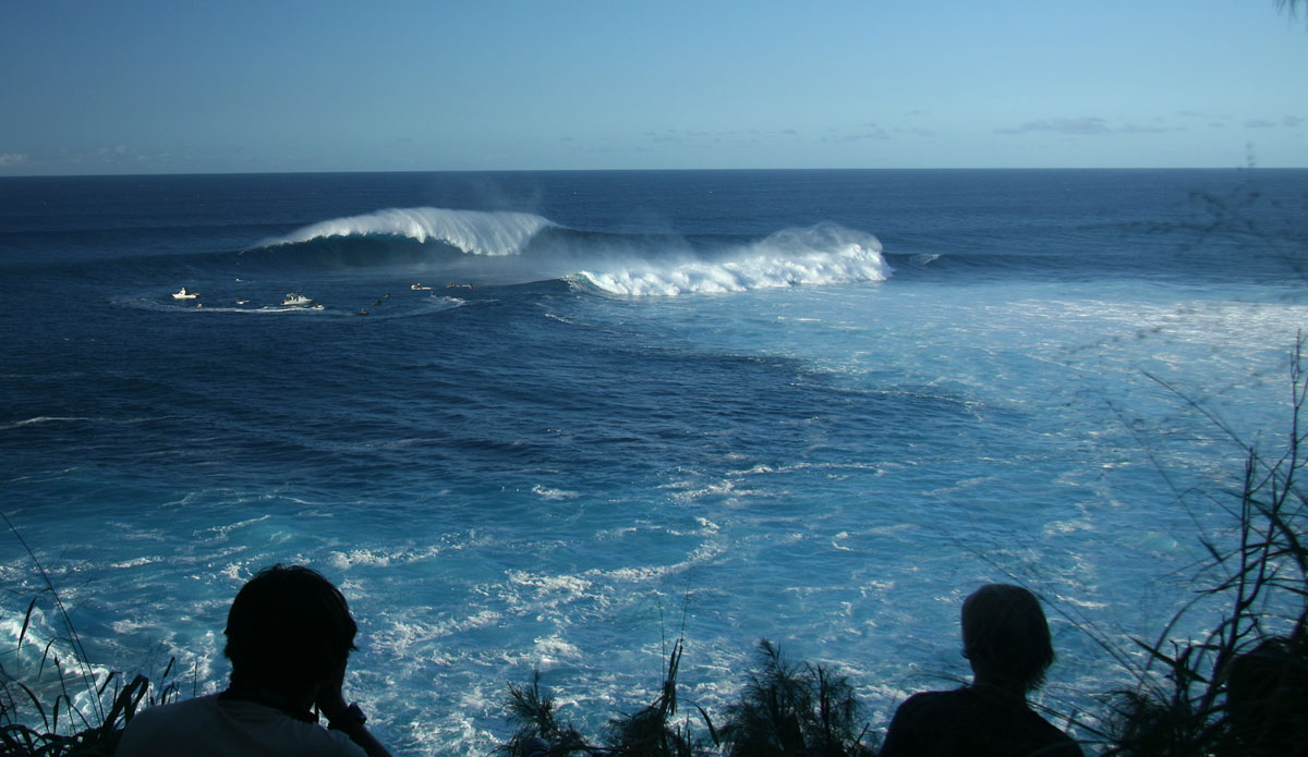 Jaws Lights Up With Massive Swell | The Inertia