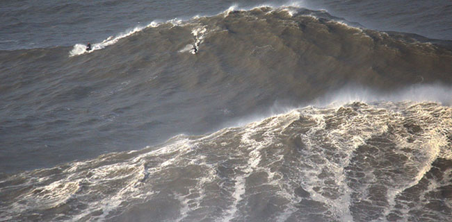 Winter Storm Brigid Batters Nazaré with Massive Swell | The Inertia