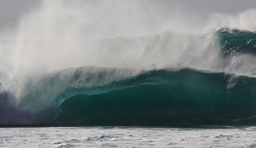 Spilling, Surging, Plunging: The Science of Breaking Waves | The Inertia