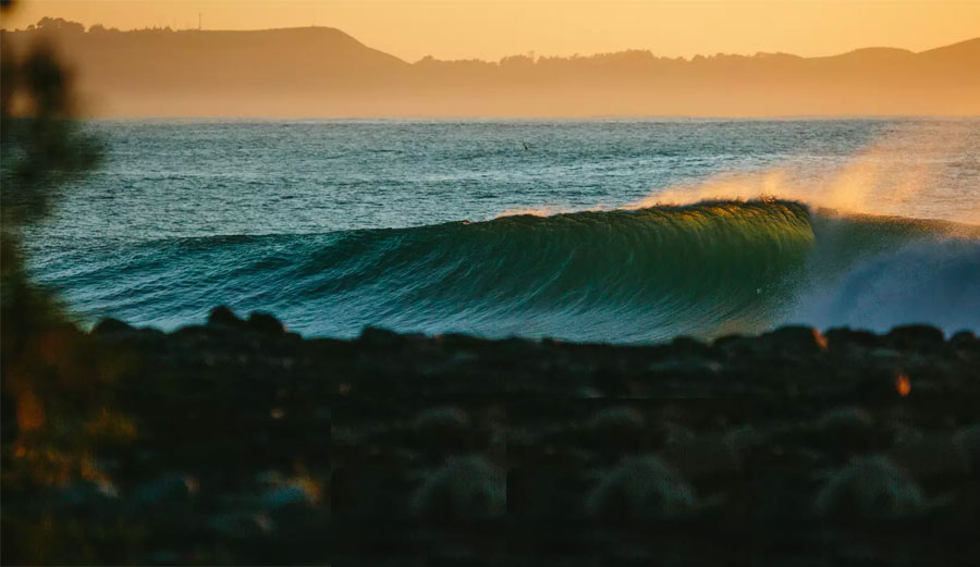 Amazing Film Shows How Epic and Frigid Surfing in New Zealand Can Be ...