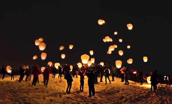 Skiers Releasing Sky Lanterns During Festival Cause 15-Acre Fire in ...