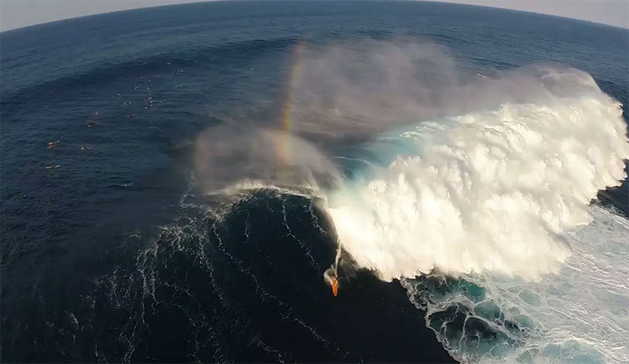 Peahi Bombs and Barrels | The Inertia