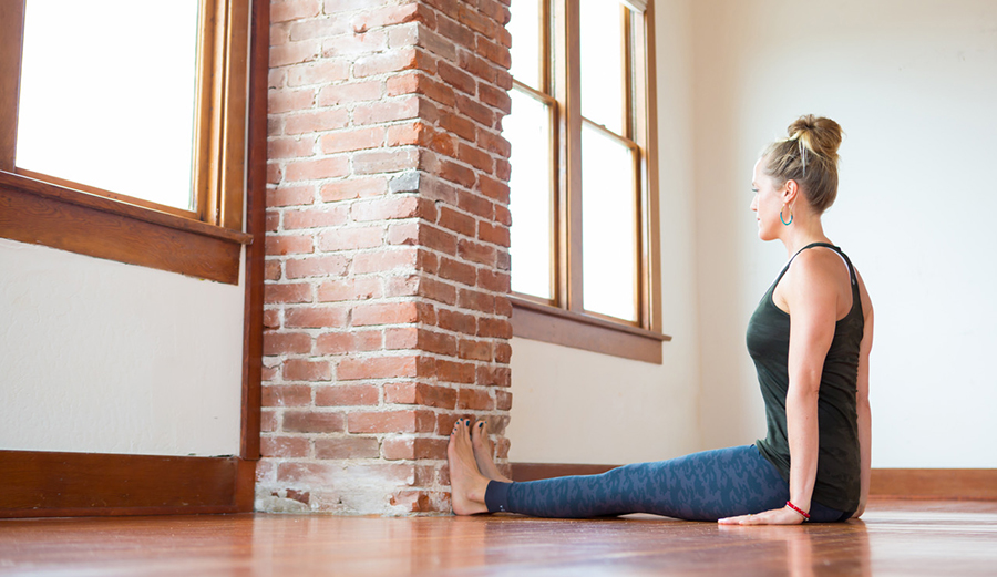 A 4 Pose Sequence to Alleviate "Text Neck" | The Inertia