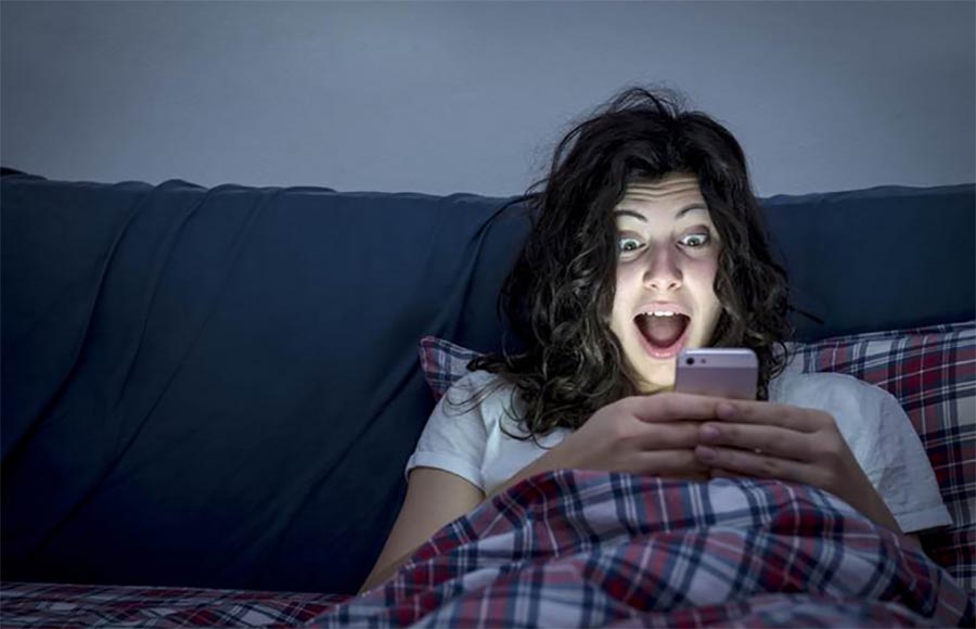 What Happens to Brain When Looking at Phone | The Inertia