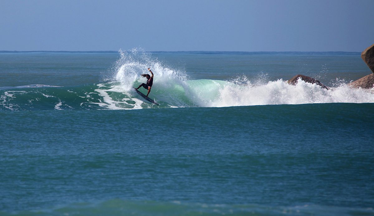 Alex Botelho and Joao de Macedo Stumble Upon a Mainland Mex Beauty ...