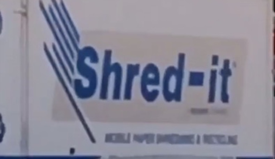I Laughed So Hard I Drooled Watching This Guy Troll a 'Shred-It' Truck ...