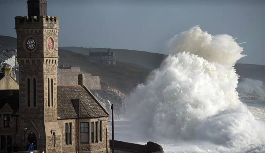Here's Some of the Most Wicked Storm Footage From Cornwall, England You ...