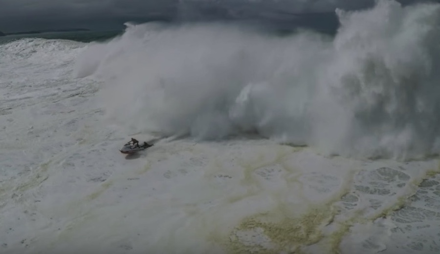 This Is What Happens When Things Go Wrong During a Rescue at Nazaré ...