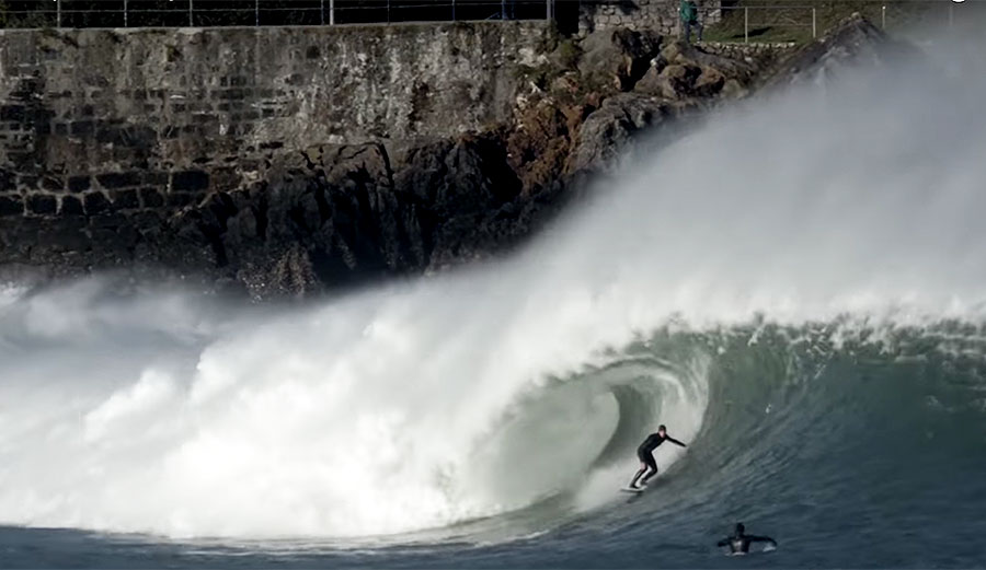 Mundaka Firing on All Cylinders Is a Sight to Behold | The Inertia