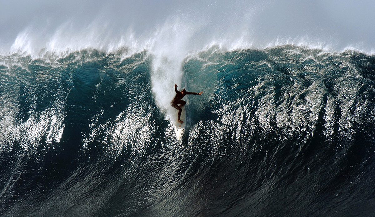 How Waves Help This Man Cope with the Trauma of Photographing in Armed ...