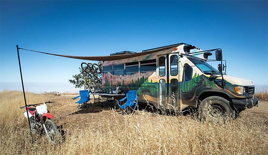 This Guy Transformed This Short Bus Into His Home So He Could Mountain ...