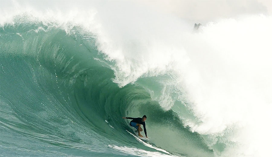 This 17-Year-Old From Kauai Is an Extraordinary Tube Rider | The Inertia