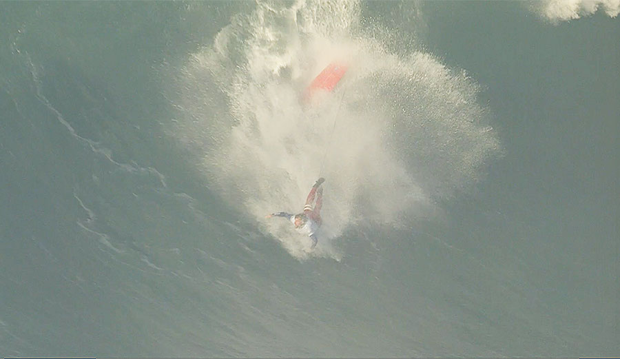 Here's a 4-Minute Brutal Wipeout Compilation from the Nazaré Big Wave ...