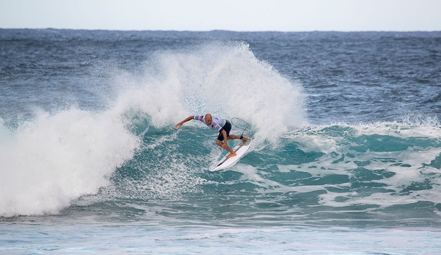 Watch Kelly Slater's First Heat Back at the Billabong Pipeline Masters ...