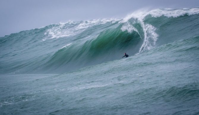 Peʻahi's Queen, Paige Alms, Wants to Paddle Into the Biggest Wave Ever ...