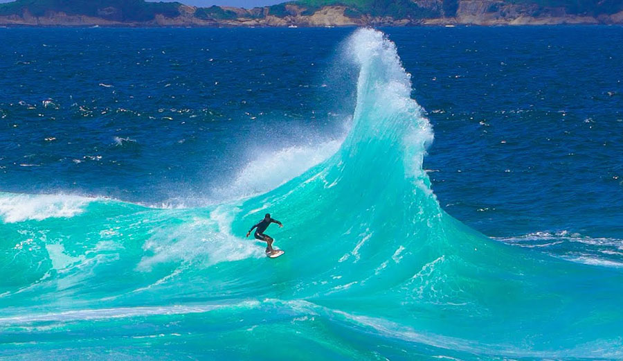 Jamie O’Brien Surfs an Immensely Strange Lump of Backwash | The Inertia