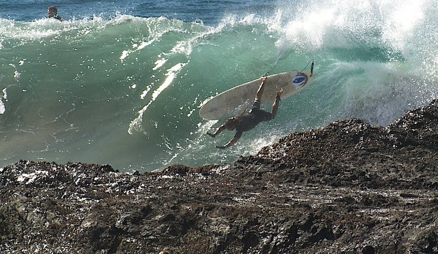 3 Minutes of Surfers Getting Absolutely Annihilated at Snapper Rocks ...