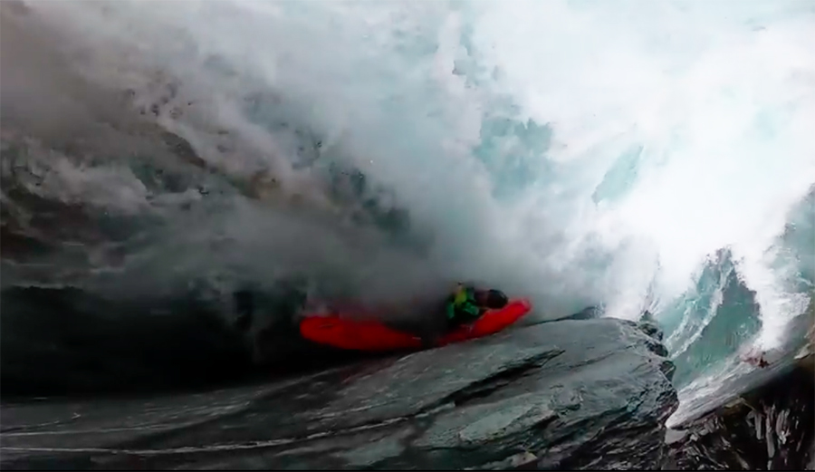 Whitewater Kayaker Gets Trapped in Dangerous Crack During a Nightmare ...
