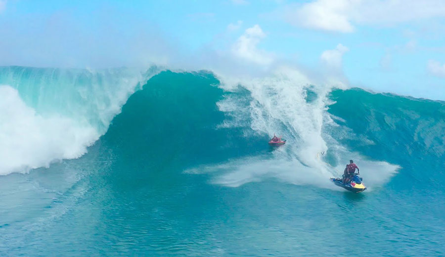 Jamie O’Brien, 40-Foot Waves, and an Inflatable Toy Raft | The Inertia