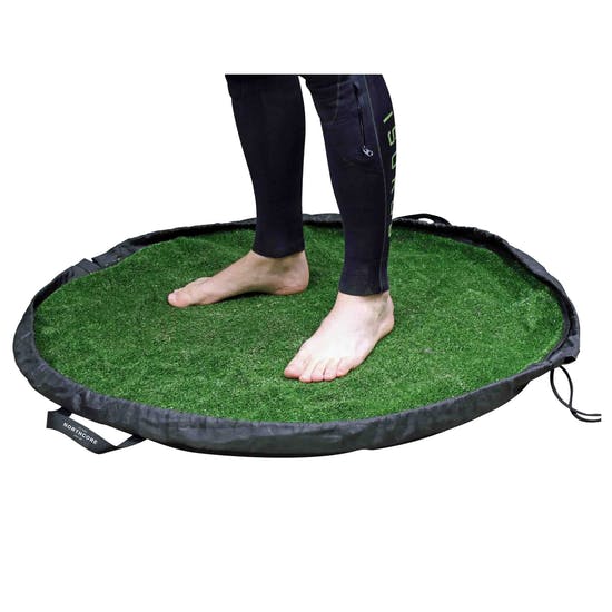 The Best Wetsuit Changing Mats for Surfing | The Inertia