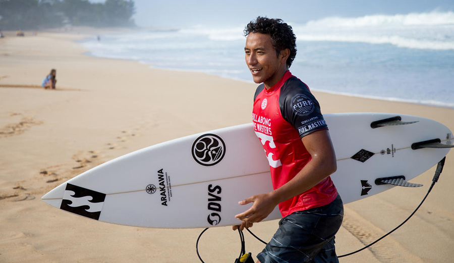 Hawaiian Surfer Josh Moniz Injured at Supertubos | The Inertia