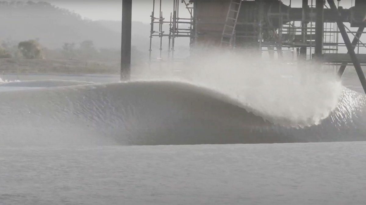 30 Seconds of the Surf Lakes Island Slab Wave