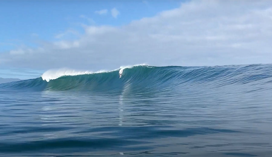 Mason Barnes Surfed an Enormous Outer Reef Barrel