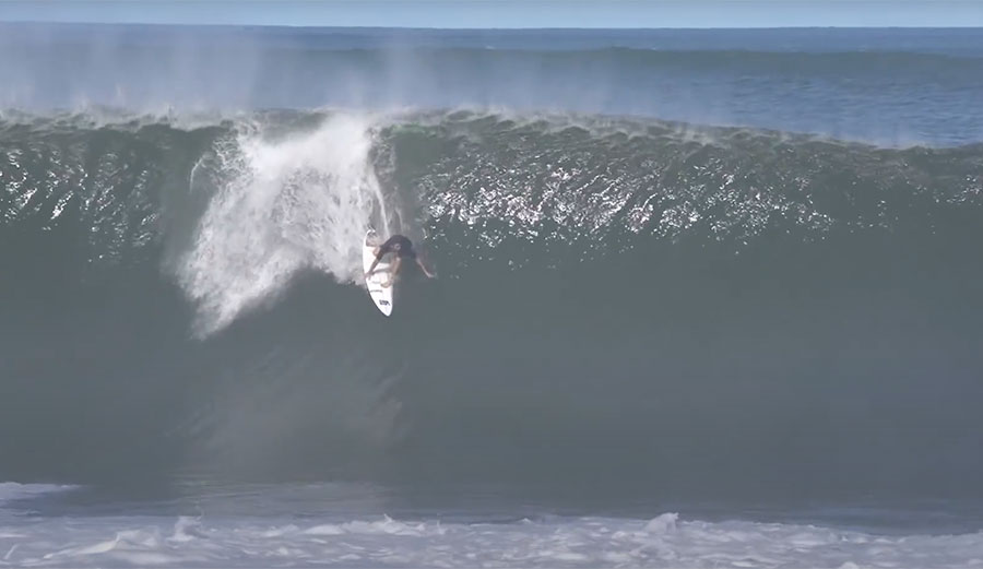 13 Minutes of Some of the Best Pipeline Surfing You've Seen in a Long Time