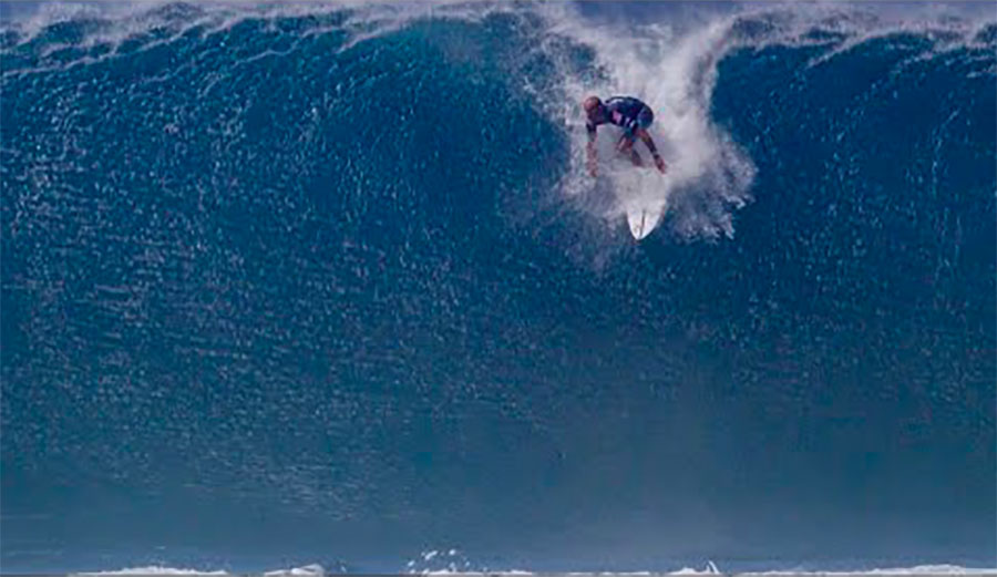Kelly Slater and 30 Seconds of Backdoor Perfection | The Inertia