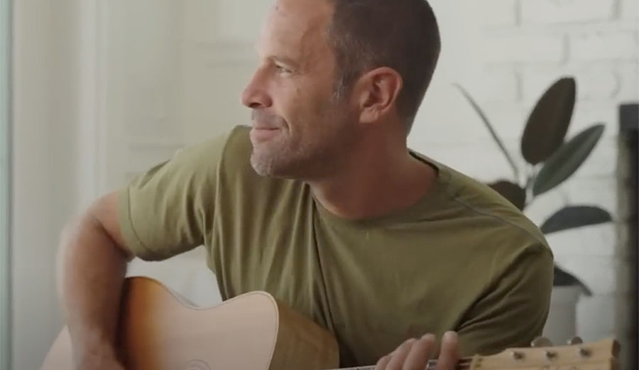 Jack Johnson Explains How a Near-Death Wipeout Led Him from Pro Surfer ...