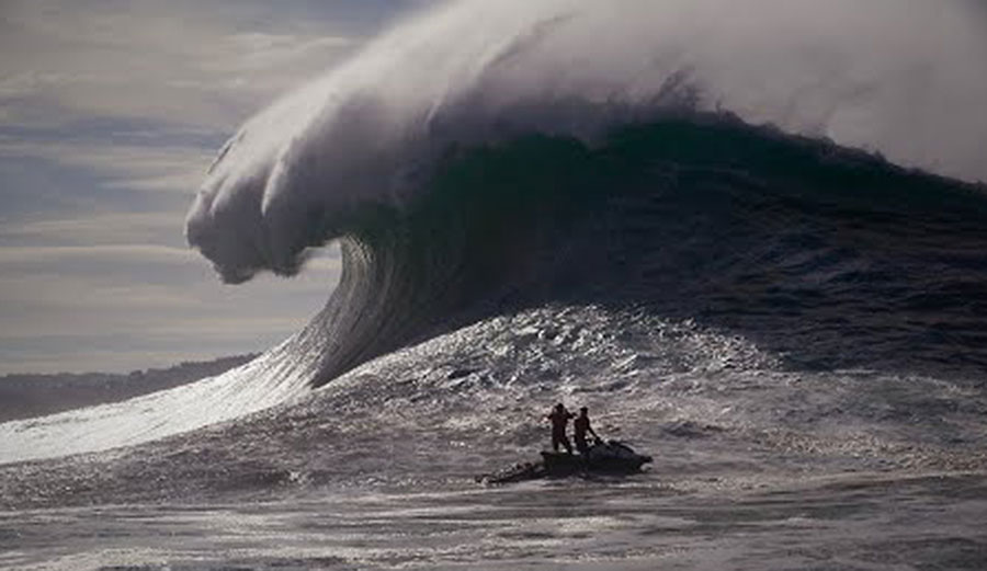 15 Minutes of Nazaré Bombs From All Angles