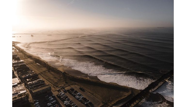 Photographer Snaps Stunning Aerial Shot of Square Waves in Orange County