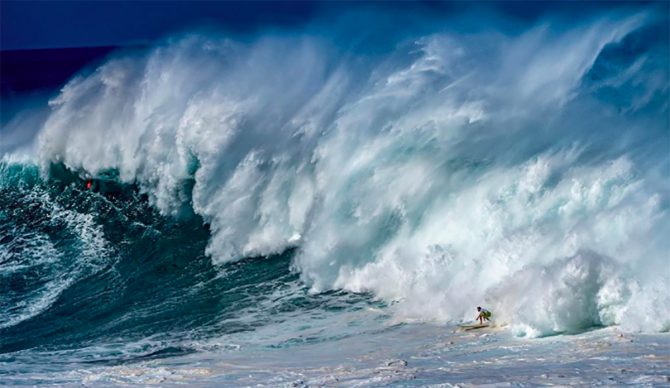 Eddie Aikau Big Wave Invitational On Yellow Alert