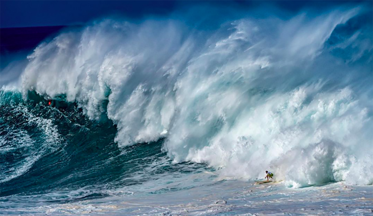 Eddie Aikau Big Wave Invitational On Yellow Alert
