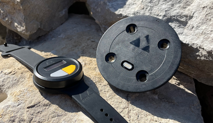 This Snowboard Binding System Rotates to Let You Push Like a Skater