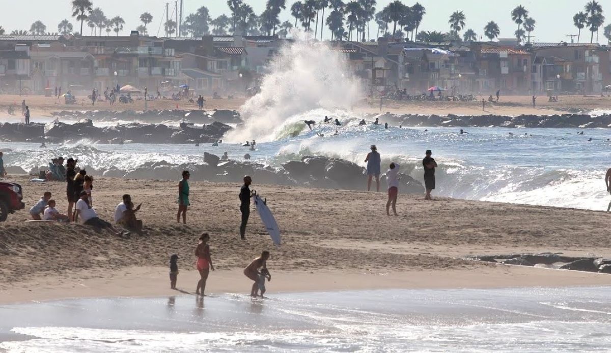 6 Minutes of Raw Newport Beach Footage During the Hurricane Java Swell