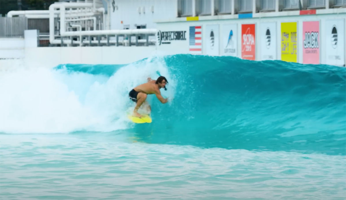 These Guys Show What It's Like Surfing at Japan's Shizunami Surf Stadium