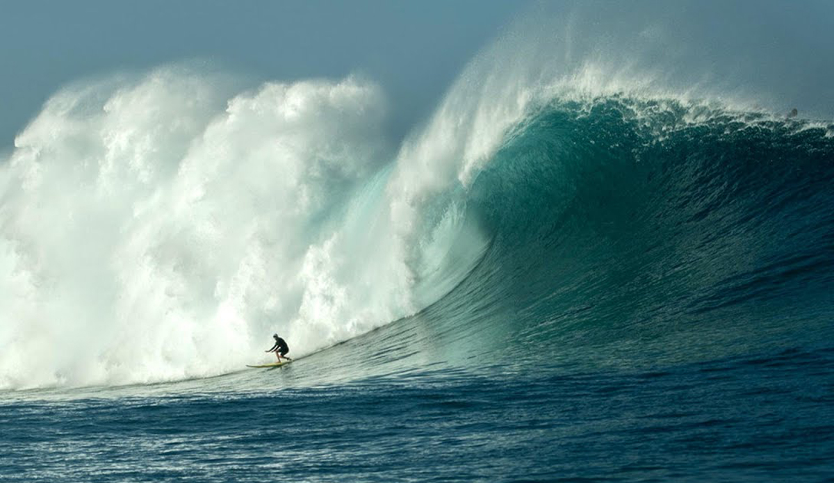 Laura Enever Sets World Record for Largest Paddle-In Wave