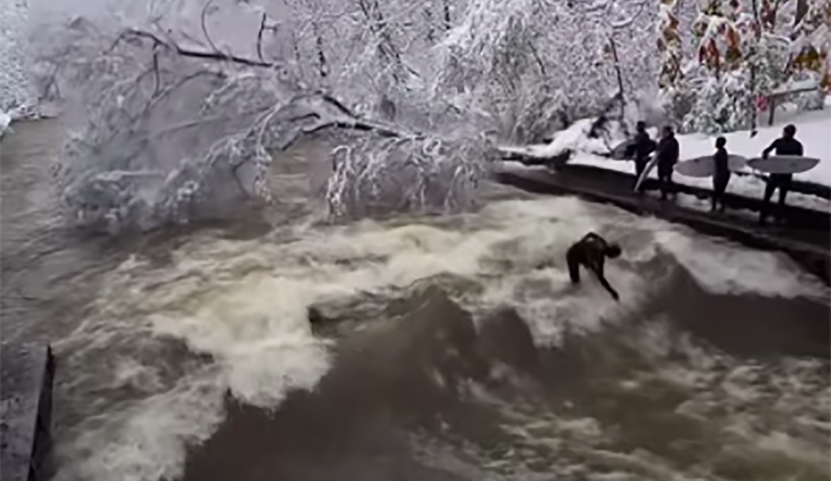Footage Captures Tree Crashing Into River Behind Iconic Eisbach Wave ...