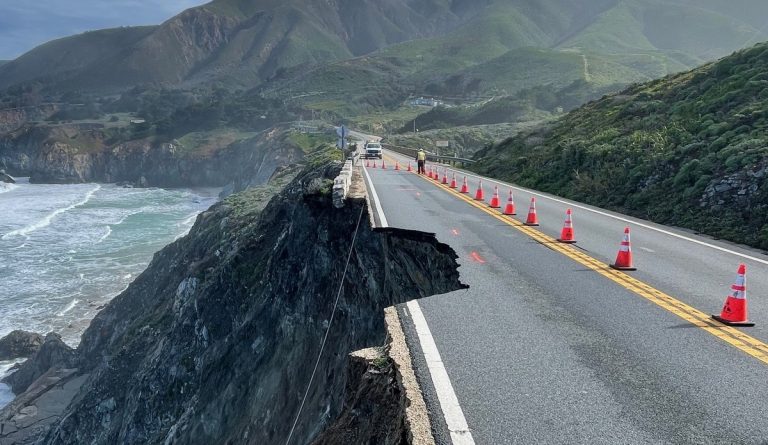 Part of Highway 1 Collapsed Into the Ocean Near Big Sur, Stranding ...