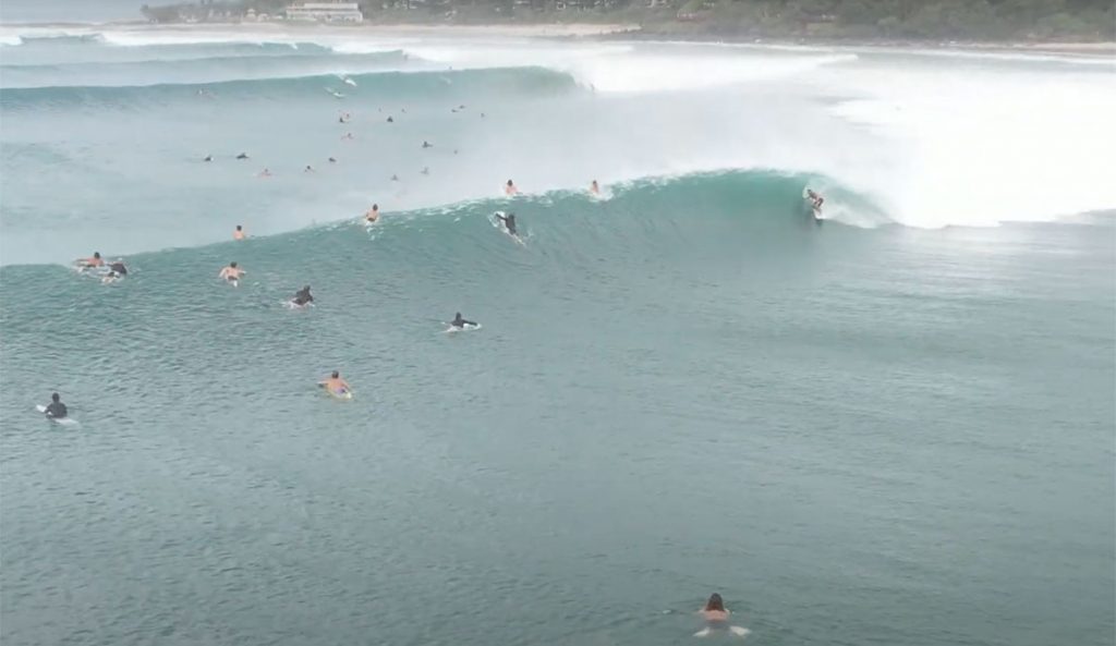 Cyclone Alfred Is Creating Absolutely Insane Waves at Kirra