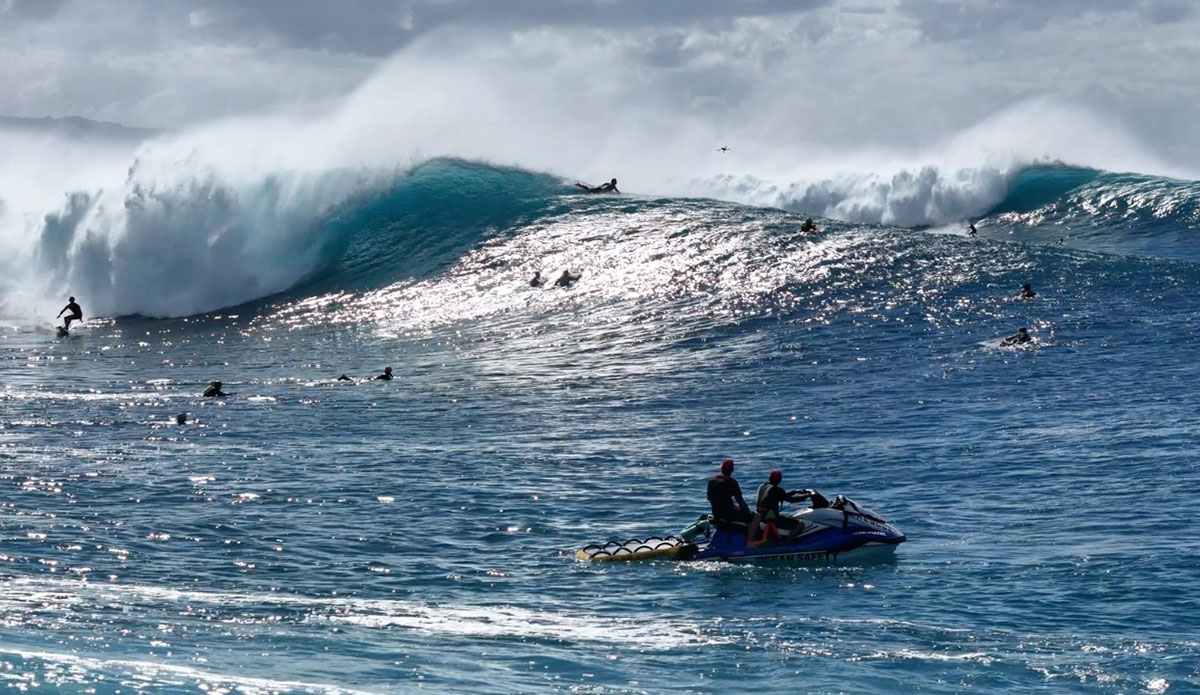 3 Minutes of Drone Footage at 12-Foot Pipeline During a 14-Wave Set