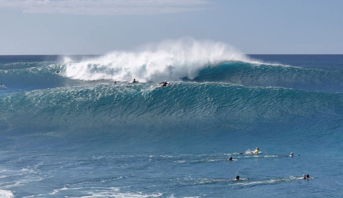 Second Reef Pipeline, a Rising Swell, and 2 Minutes of Chaotic Beauty