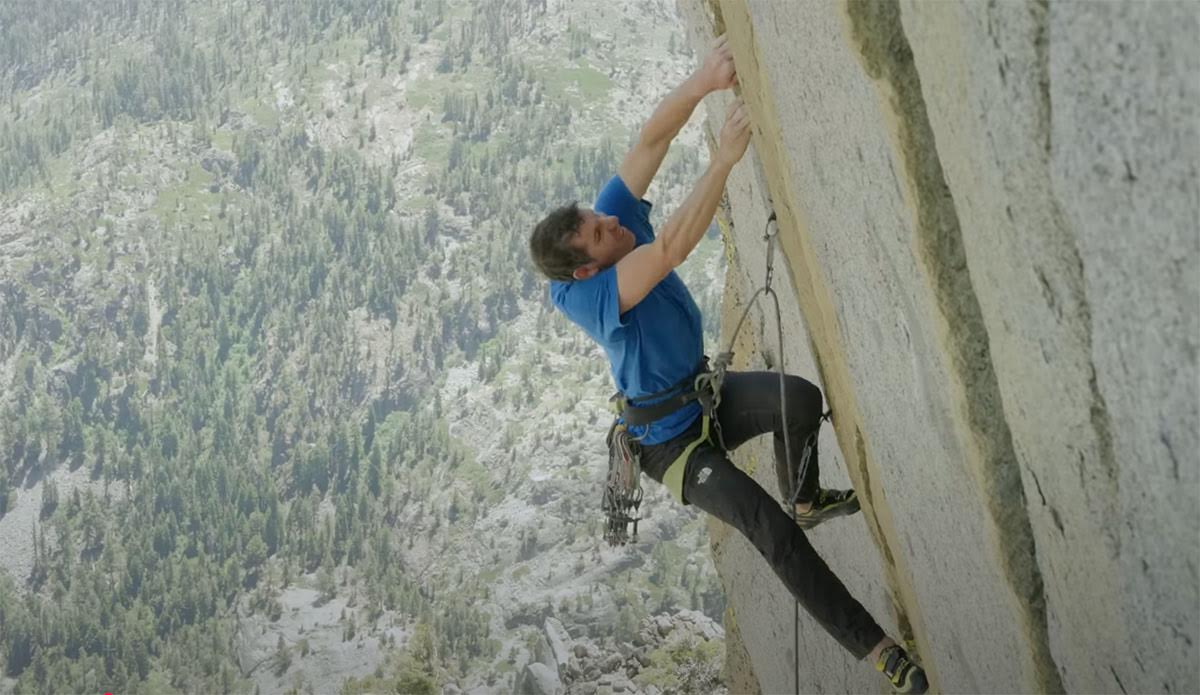 Watch Alex Honnold Climb an Extremely Tiny, Painful Crack in a Cliff Face