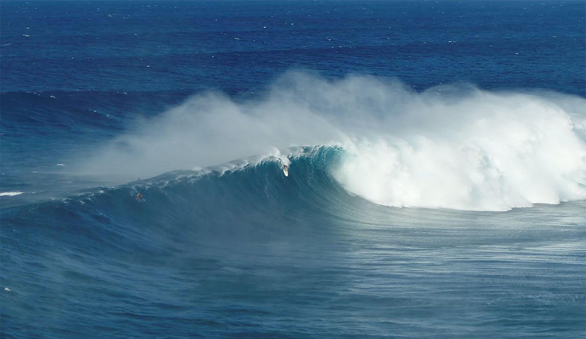 Jaws Lights Up as Season's First XL West Swell Hits Maui